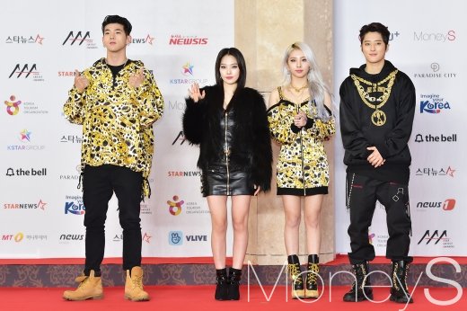 [2018 AAA 시상식] KARD·우주소녀·구구단, 가수부문 뉴웨이브상 수상 - 머니S