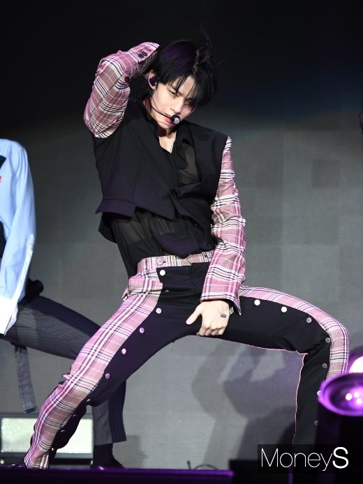 [머니S포토] CIX(씨아이엑스) 배진영 '섹시한 남성미' - 머니S