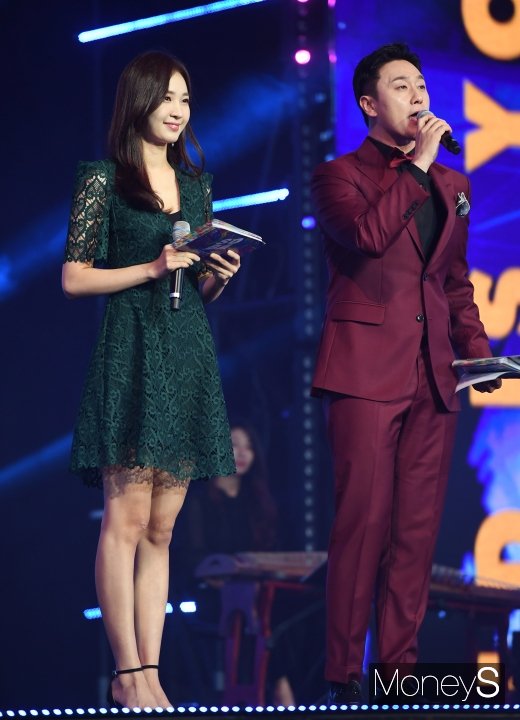 [머니S포토] 황인혜·김원효 '블루카펫 사회 맡았어요' (2019 SOBA) - 머니S