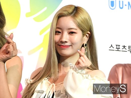 [머니S포토] 트와이스 다현 '하트 뿅'(2019 SOBA) - 머니S