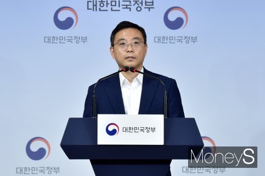 [머니S포토] 과기부, SKT 2G 종료 승인…011·017 내년 6월까지 - 머니S