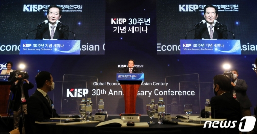 [사진] 정세균 총리, KIEP 30주년 기념 세미나 축사 - 머니S