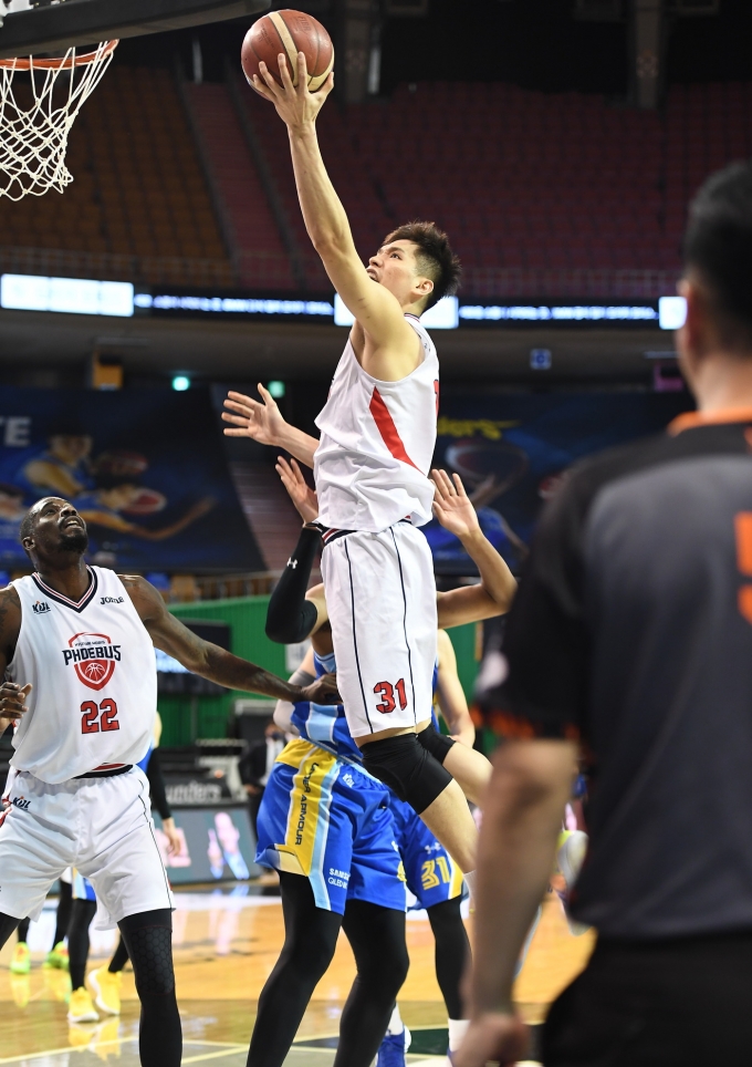 현대모비스, 삼성 81-66 완파…KBL 최초 700승 달성 - 머니S