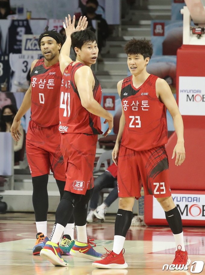 설교수 명강의 화려한 피날레…KGC, PO 10연승으로 챔프전 우승 - 머니S