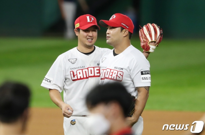 [사진] '최정 역전 만루포' SSG, NC에 9-4 재역전승 - 머니S