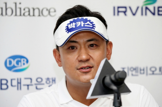 [사진] 우승 인터뷰 갖는 박상현 - 머니S