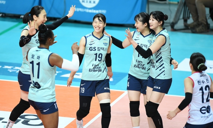 GS칼텍스, '이소영 더비'에서 KGC에 3-0 완승…2위 도약 - 머니S