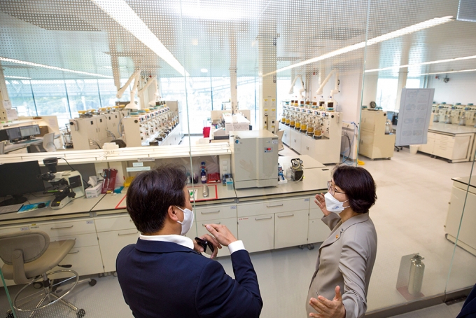 차세대 CDMO는 '유전자·세포치료제'… SK·CJ도 '출사표' - 머니S