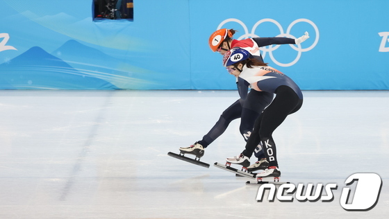 [사진] 1000m 은메달 최민정 '간발의 차' - 머니S