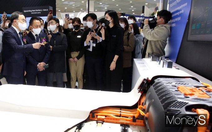 [머니S포토] '인터배터리 2022' LG엔솔·삼성SDI·SK온 등 배터리 기술력 한자리에... - 머니S