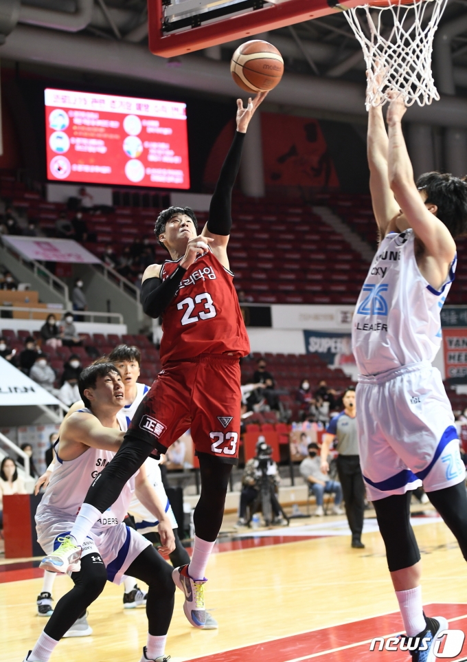 '전성현 16득점' KGC, 7연승 신바람…삼성 7연패 - 머니S