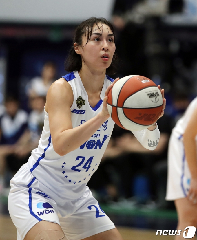 WKBL 신한은행, 김단비 FA 보상선수로 김소니아 선택 - 머니S