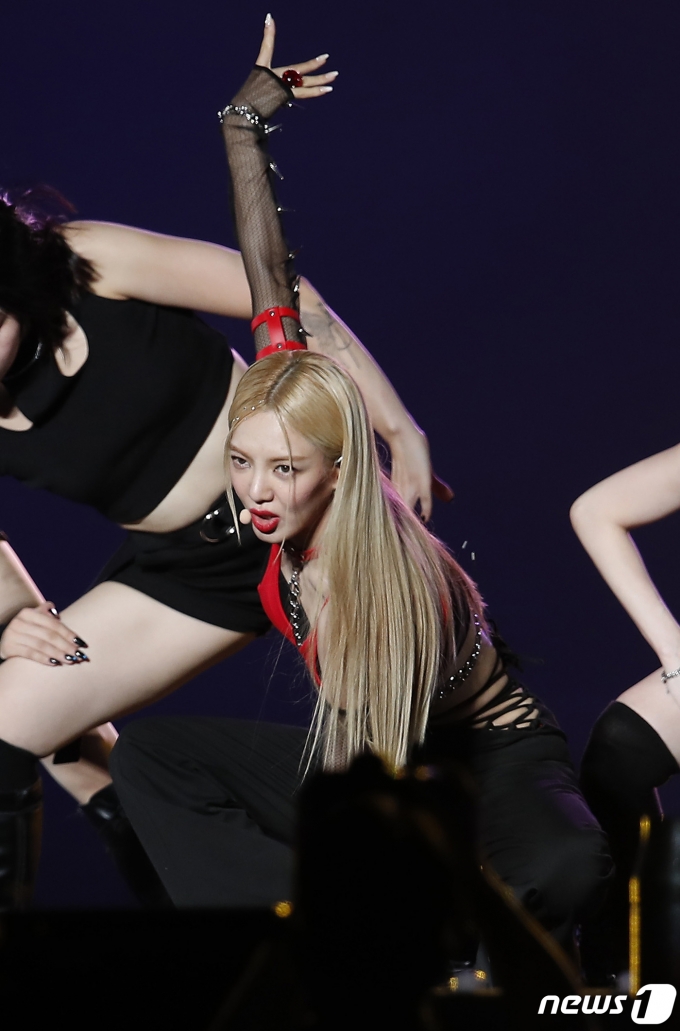 [사진] 소녀시대 효연 거침없는 눈빛 머니s
