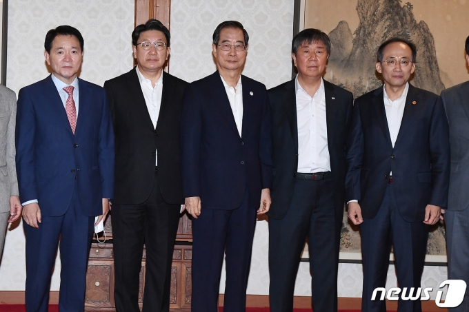 [속보] 당정 "추석 연휴 전 기간 고속도로 통행료 면제 검토" - 머니S