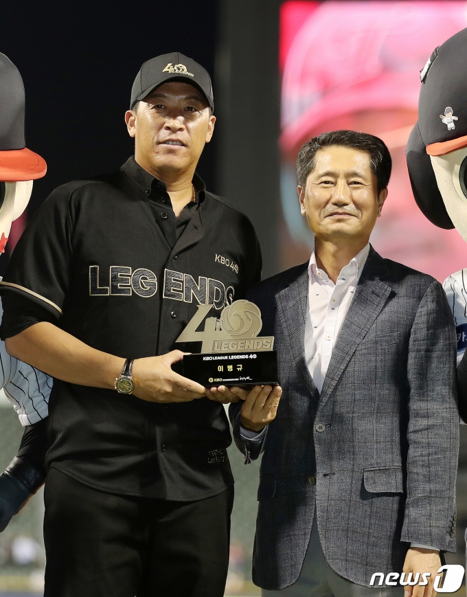 [사진] KBO 레전드 40인에 선정된 이병규 코치 - 머니S