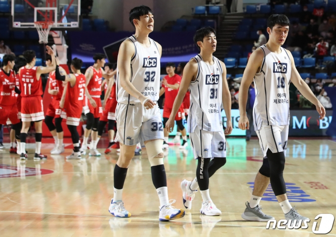 [사진] '희비교차하는 SK-KCC' - 머니S