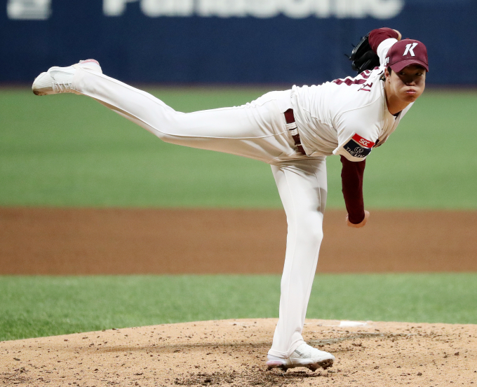 KBO, '이물질' 사용 '퇴장·10G 출전정지'… '반칙 투구' 규제 강화 - 머니S