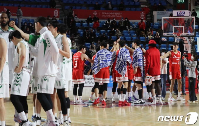 [사진] SK, DB 꺾고 3연승 - 머니S