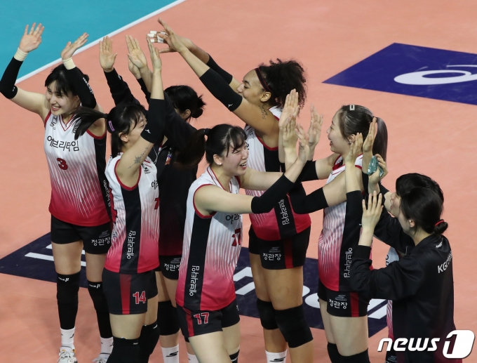 [사진] 승리 기뻐하는 KGC인삼공사 정호영 - 머니S