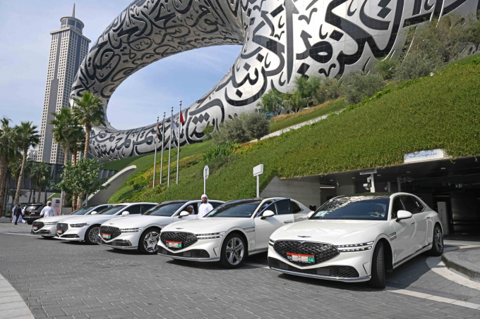 UAE 아부다비 달군 흰색 '제네시스 G90' - 머니S