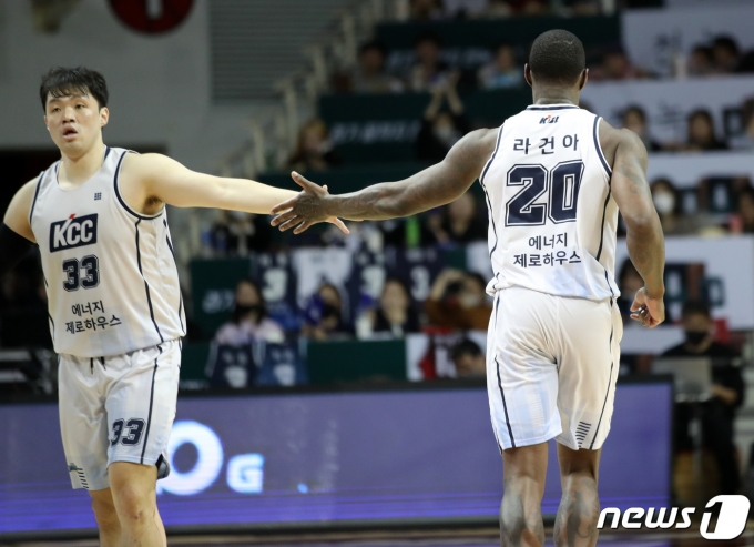 '이승현 21득점' KCC, DB 6연패 몰아넣어…6위 유지 - 머니S