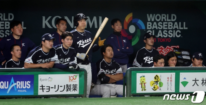 [속보] 참담한 한국야구, 일본에 4-13 대패...사실상 WBC 1R 탈락 - 머니S