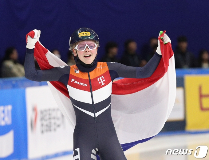[사진] 1000m 우승 차지한 산드라 벨제부르 - 머니S