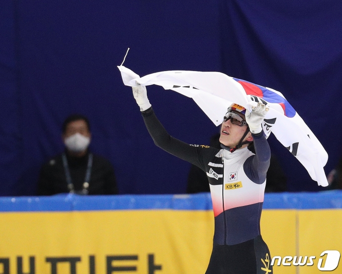 쇼트트랙 박지원, 남자 1000m도 우승…세계선수권 2관왕 - 머니S