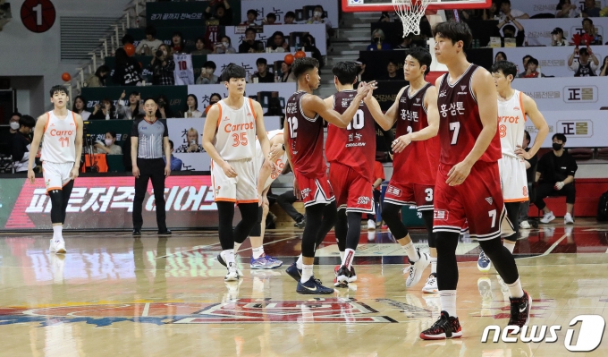 [사진] 압도적인 경기로 첫승 거둔 KGC - 머니S