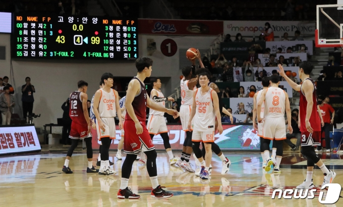 [사진] 플레이오프 최다 득점차 승리 거둔 KGC - 머니S
