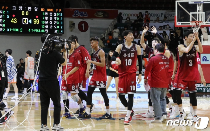 [사진] 안양 KGC '56점차 플레이오프 최다 득점차 승리' - 머니S
