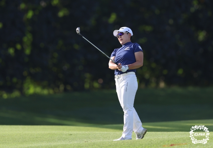 신지애, JLPGA KKT컵 1타 차 준우승…마지막 날 선두 못 지켜 - 머니S