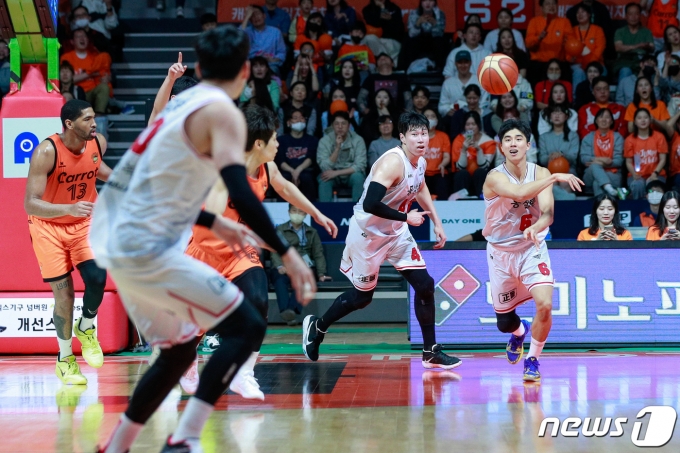 [사진] KGC '따라잡자' - 머니S