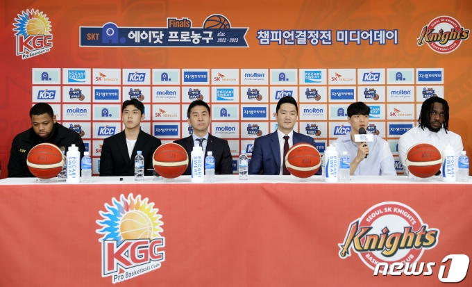 챔프전 앞둔 SK 전희철·KGC 김상식 감독의 출사표…"5차전 내로 끝낸다" - 머니S