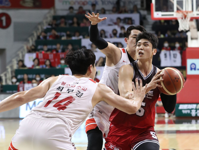 KGC vs SK… 챔피언 결정전 5차전 잡아야 '우승' 보인다 - 머니S