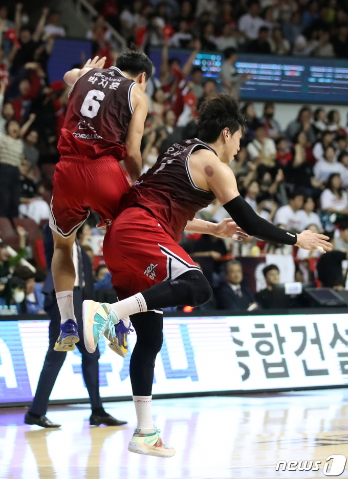 [사진] 안양 KGC, 6치전 대역전승 거두며 7차전까지! - 머니S