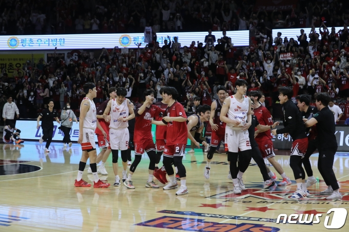 [사진] 안양KGC, V4 쾌거 - 머니S