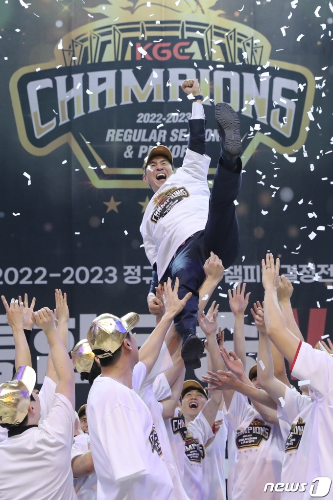 [사진] 'V4' 챔피언 자리에 오른 안양KGC - 머니S