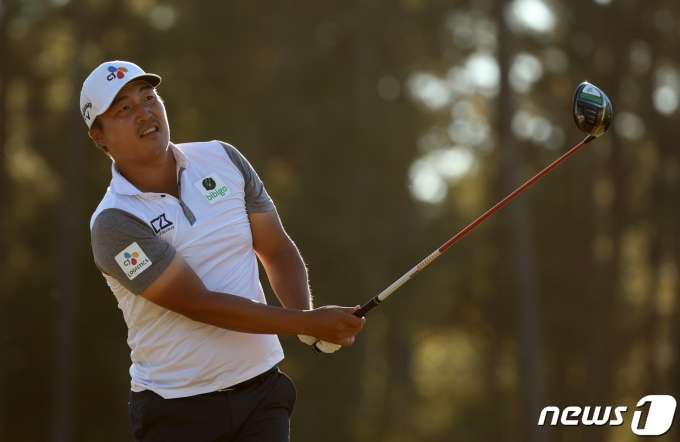 이경훈, PGA 챔피언십 2R 공동 19위 도약…한국 선수 중 유일 컷 통과 - 머니S