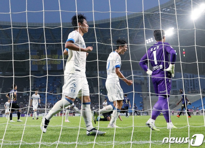 [사진] 인천 상대로 멀티골 터트린 명준재 - 머니S