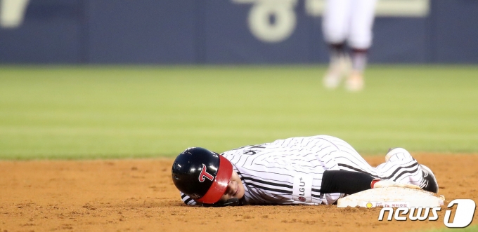 [사진] 오지환, KBO 250도루 성공 - 머니S