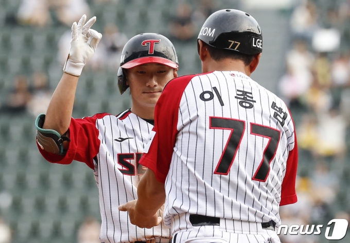 적수 없는 선두 LG, 김광현 앞세운 SSG 11-2 완파 - 머니S