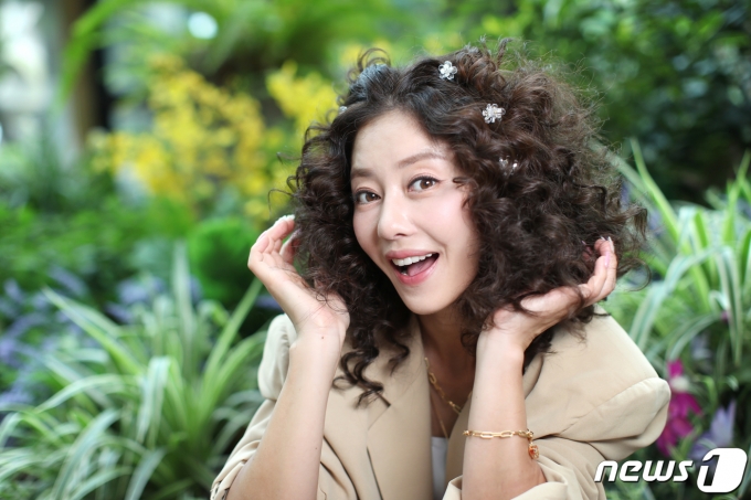 [사진] 쥬얼리 이지현 18년 만에 가수 컴백 머니s