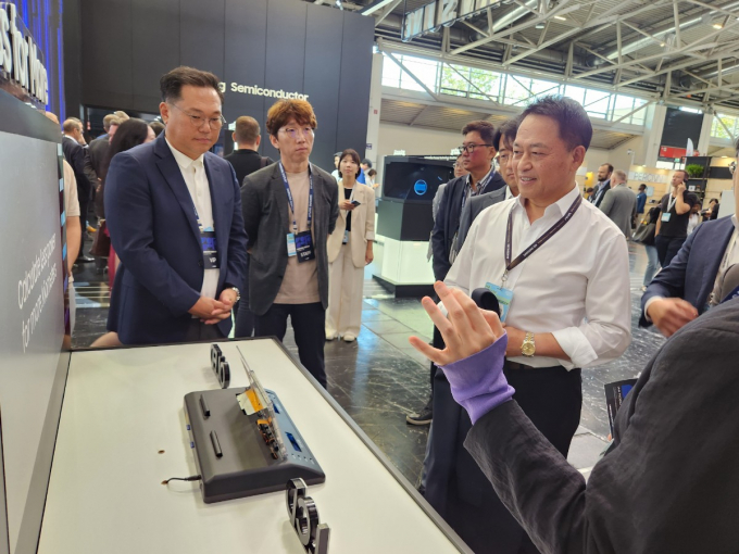 [IAA 2023] 최윤호 삼성SDI 사장 "벤츠·BMW 부스 가장 인상적" - 머니S