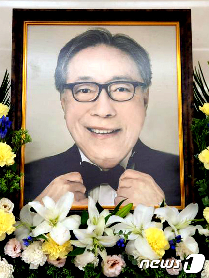 [사진] 췌장암 투병 끝 별세한 국민 배우 변희봉 머니s