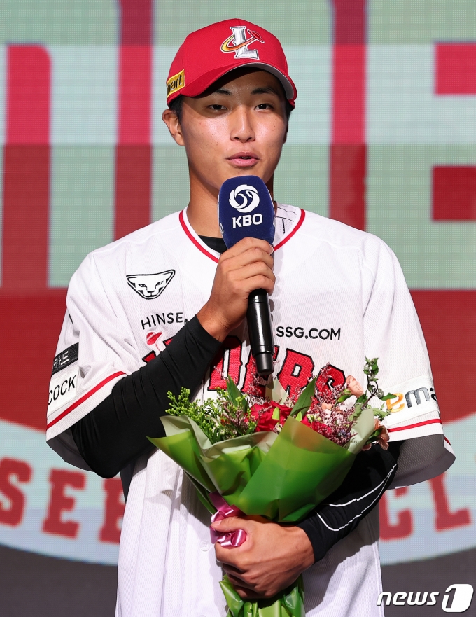 SSG, 1라운드 지명 내야수 박지환과 2억원에 입단 계약 - 머니S