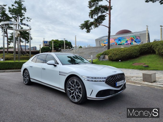 [시승기] 제네시스의 자존심 'G90', 품질 좋아졌지만 아쉬움도 - 머니S