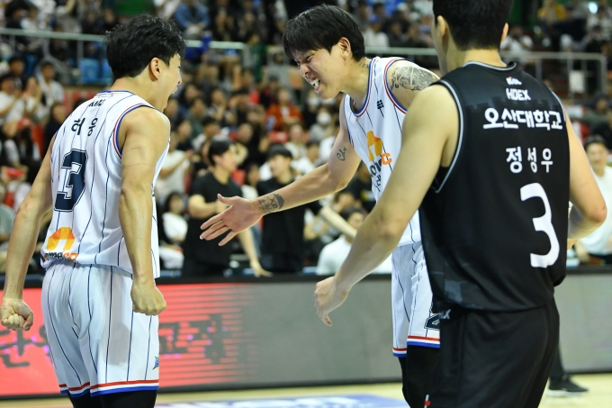 '부산' 간판 단 KCC, 두 달 만에 KBL 컵대회 첫 우승…MVP 존슨 - 머니S