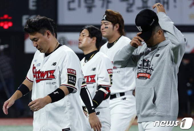 [사진] 홈에서 PO2차전도 내준 kt - 머니S