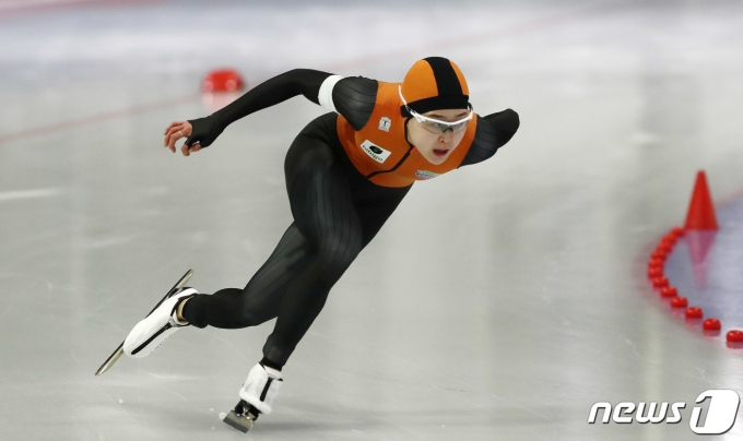 시즌 첫 메달 땄던 빙속 김민선, 하루 뒤 월드컵 2차 대회 1000m서 15위 - 머니S